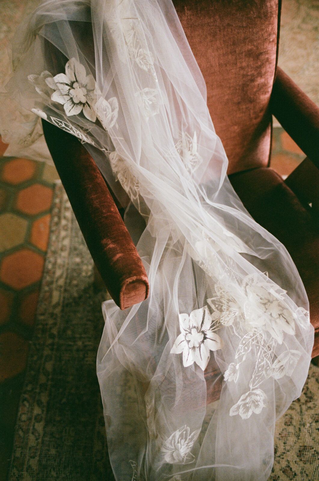 Carly & Tobin - 35mm Film Modern Spring Wedding In Chattanooga ...